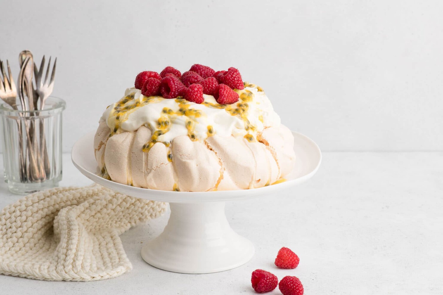 Pavlova Recipe with step-by-step photos | Eat, Little Bird