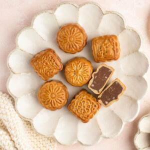 Chocolate Fudge Mooncakes with step-by-step photos | Eat, Little Bird